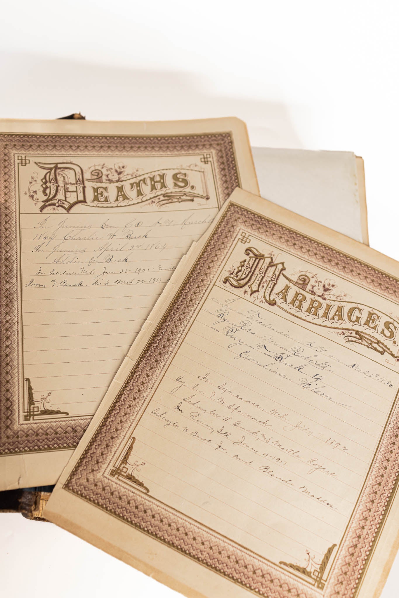 1877 - Antique Family Bible Old and New Testimate